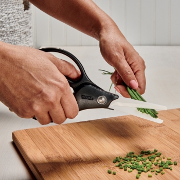 KYOCERA > Ceramic scissors are rust-proof, lightweight, non-conductive ...